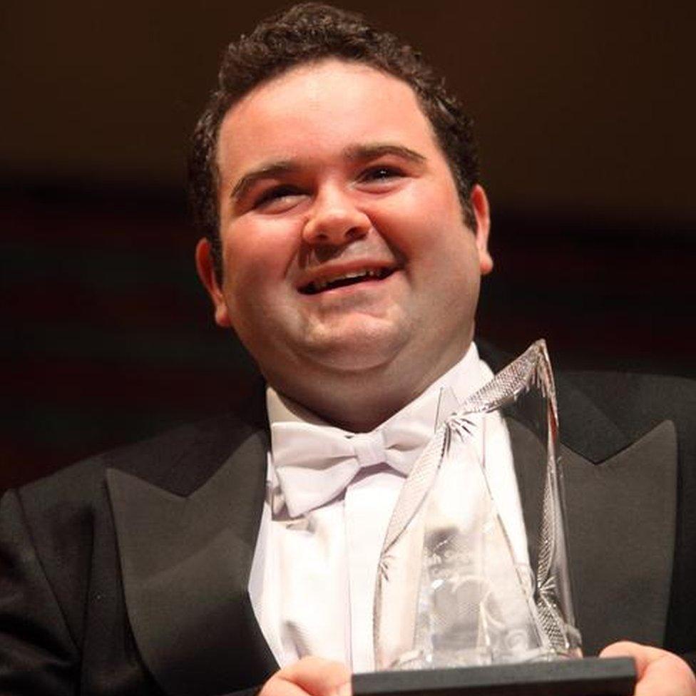 Singing decorator from Flintshire saves church gig - BBC News