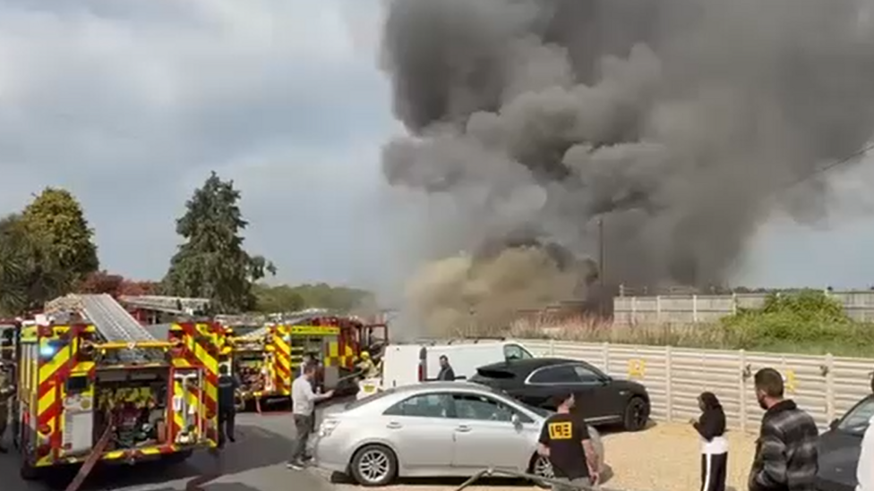 Norfolk fire crews tackle blaze at Norwich chapel - BBC News