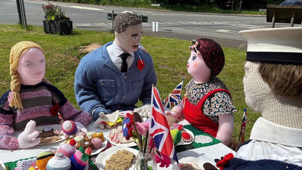 VE Day: The celebrations in pictures - BBC Newsround
