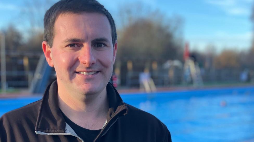 Beccles Lido to open over Christmas period for festive dippers - BBC News
