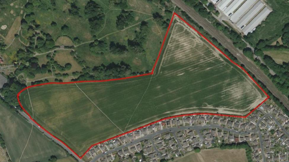 Hemsworth plan for 260 homes recommended for approval - BBC News