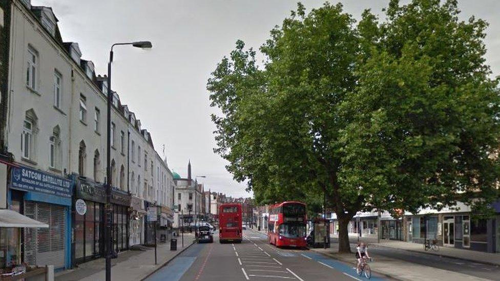Woman, 81, raped after getting off bus in Balham - BBC News