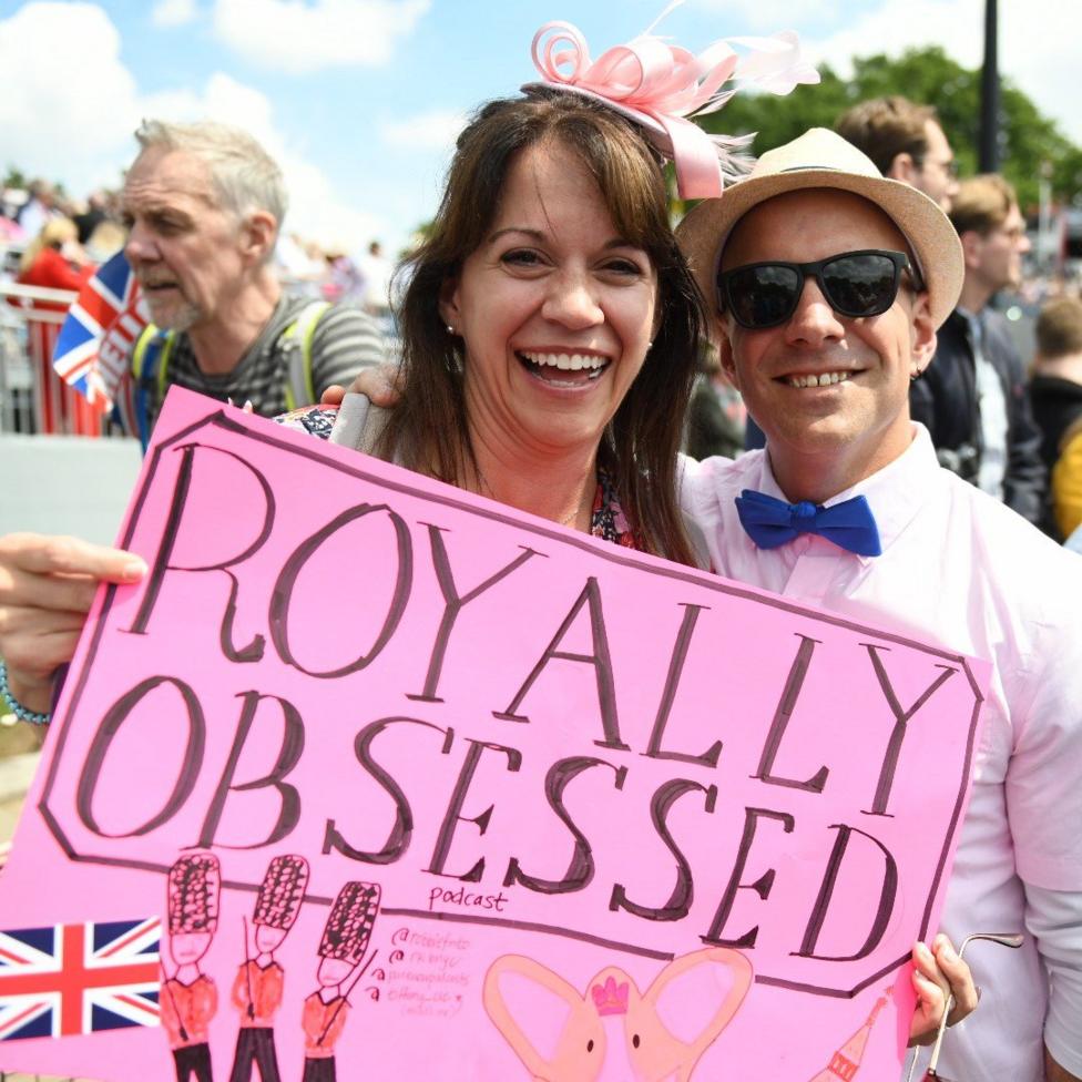 Platinum Jubilee: Joy and tears among Trooping the Colour crowd - BBC News