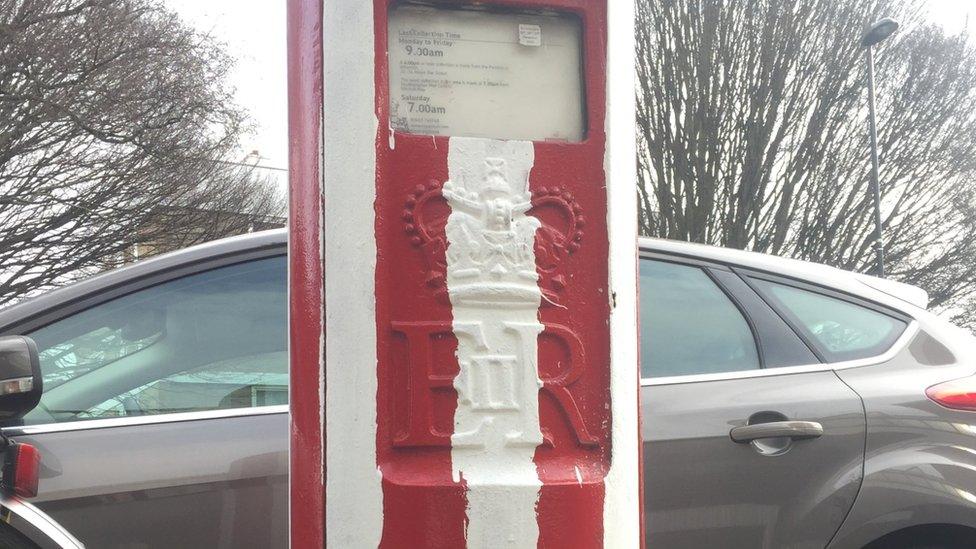Celebrating Southampton fans turn post boxes into team shirts - BBC News