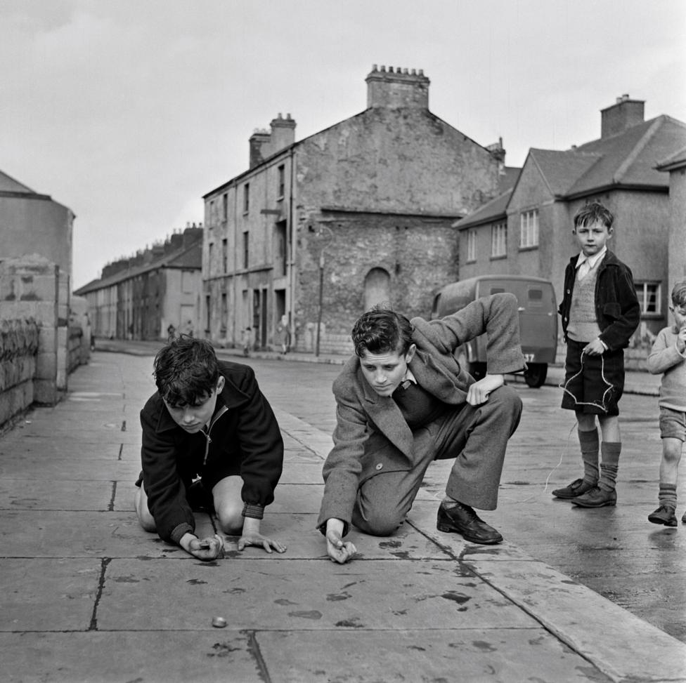 Tiger Bay: Exhibition shows memories of bygone Cardiff community - BBC News