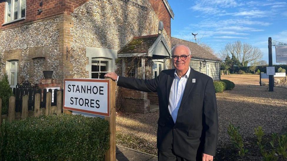 Stanhoe pub opens village store thanks to grant funding - BBC News