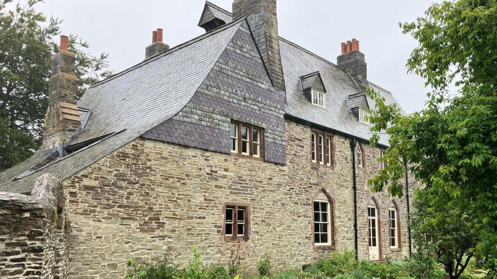 Cornwall museum celebrates Emily Hobhouse's 165th birthday - BBC News