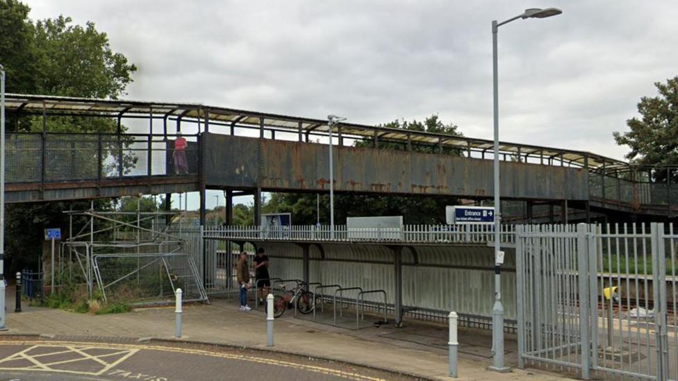 Havant Station footbridge to be replaced in £11.5m project - BBC News