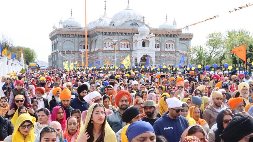 Thousands to celebrate Vaisakhi festival in Gravesend - BBC News