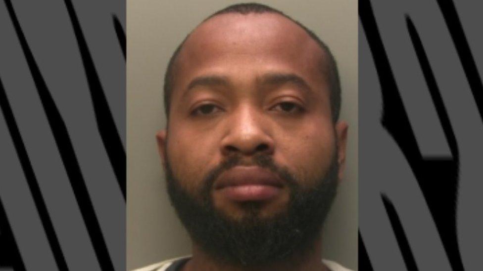 Jailed prison officer on 'elite leaders' scheme - BBC News