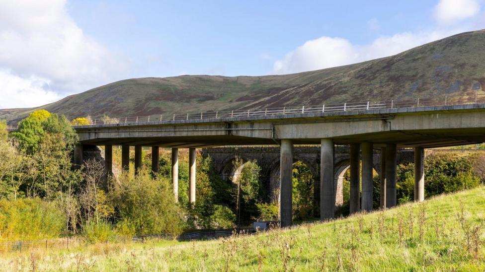 Keep Junction 38 open petition against Lune Gorge M6 bridge work - BBC News