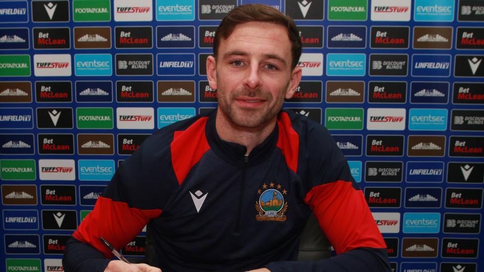 Matthew Fitzpatrick: Linfield striker signs contract extension - BBC Sport