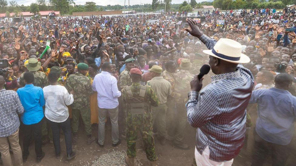 Shoe thrown at President Ruto: Kenya government condemns 'shameful ...