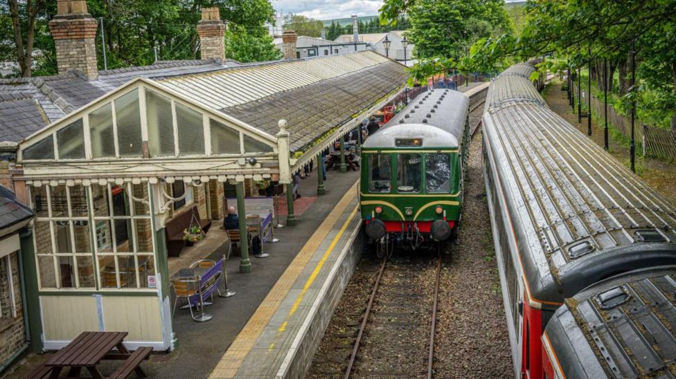 Shillingstone station given council backing for regular services - BBC News