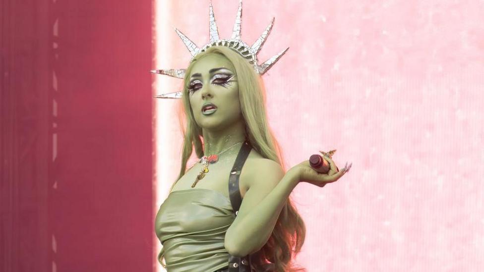 Chappell Roan: Singer's Manchester concert was more than a pop show ...