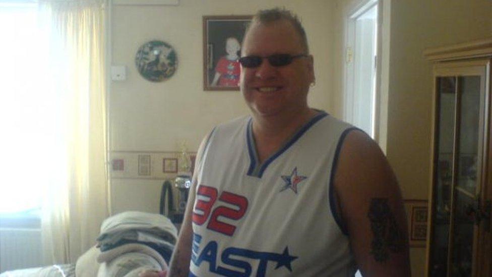 Loan shark father-of-21 Chris Harvey is jailed - BBC News
