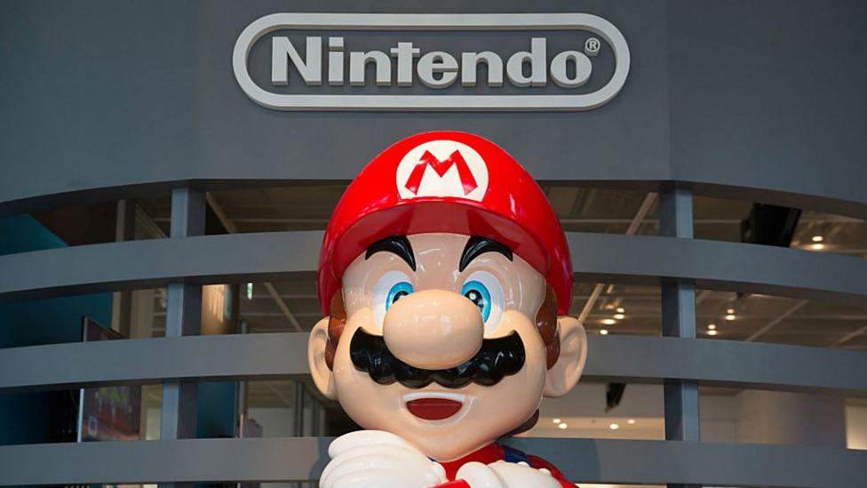 Super Mario Run reviews hit Nintendo share price - BBC News