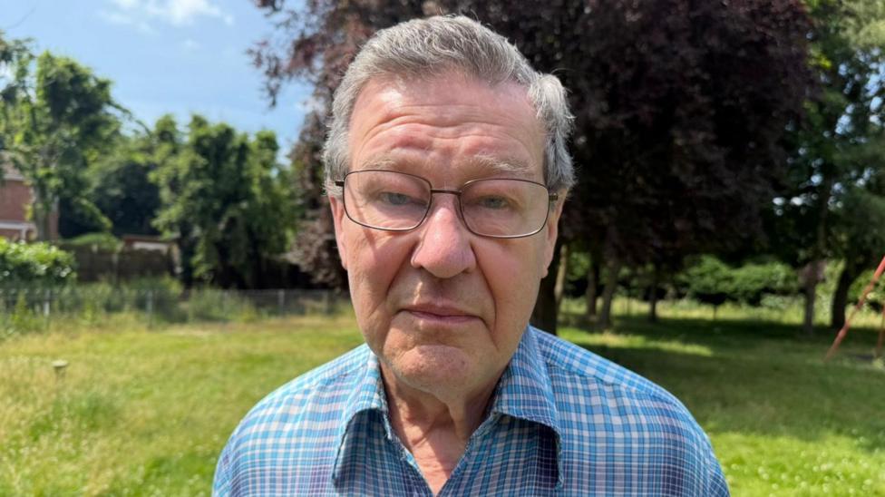 Spalding cemetery expansion 'essential', says council - BBC News
