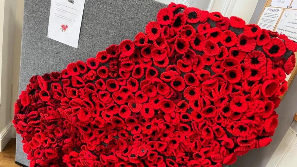 Oundle's knitted D-Day display heading to Normandy - BBC News