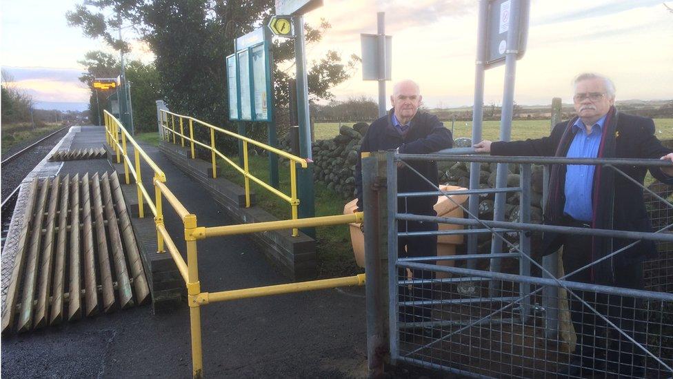 Network Rail apology over Dyffryn Ardudwy station access - BBC News