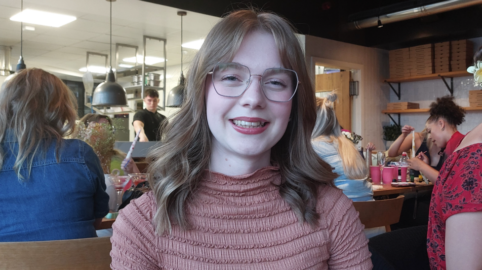Hull Girlies changing lives by tackling loneliness - BBC News
