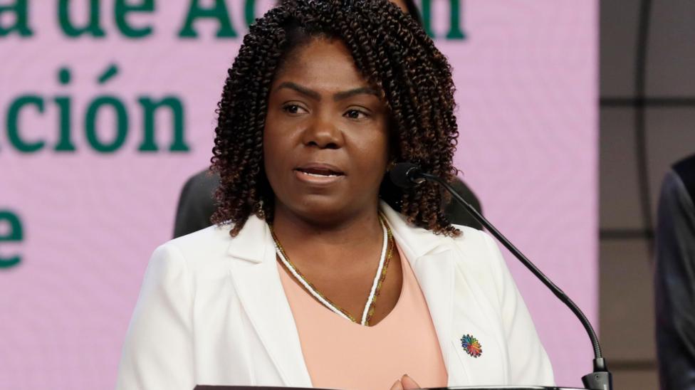 Prince Harry and Meghan to begin Colombia visit - BBC News