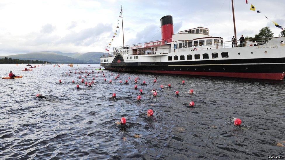 Loch Lomond swimmers take the plunge - BBC News
