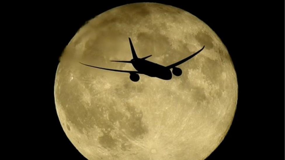 Hunter's supermoon: Stunning shots of 2024's brightest full moon - BBC ...