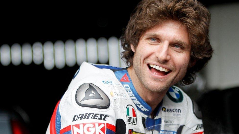 'Fake' licence charges against Guy Martin dropped - BBC News