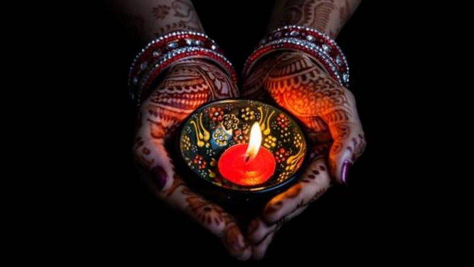 Diwali festival celebrated in Edinburgh - BBC News