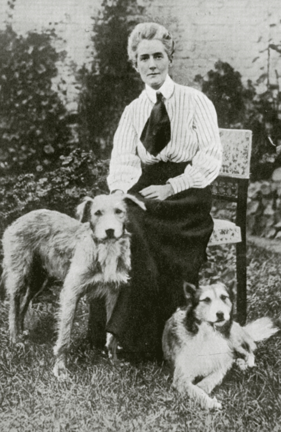 Inverness to remember executed nurse Edith Cavell - BBC News