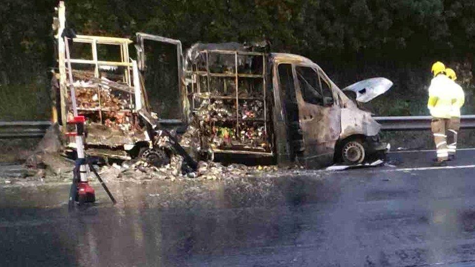 M3 closure after van fire near Winchester - BBC News