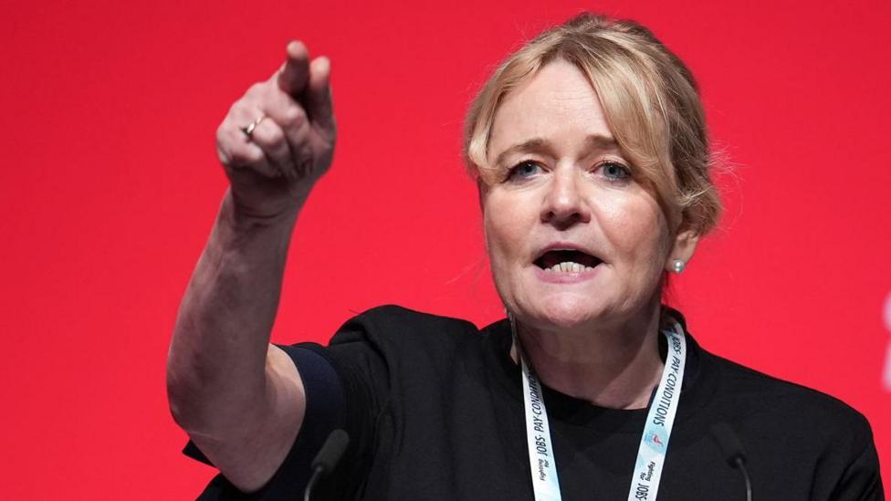 Union anger after Rayner urges bin workers to agree deal - BBC News