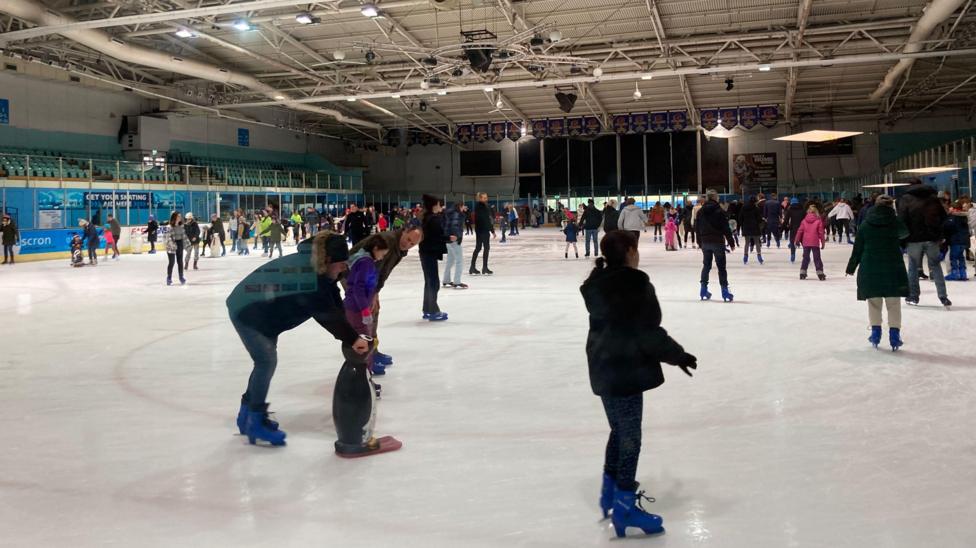 Guildford: Ice rink reopens after essential maintenance - BBC News