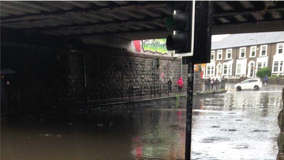 Ewenny rescue as heavy rain leads to south Wales flooding - BBC News