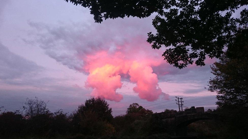 'Artificial' clouds captured at sunset in Forth Valley - BBC News