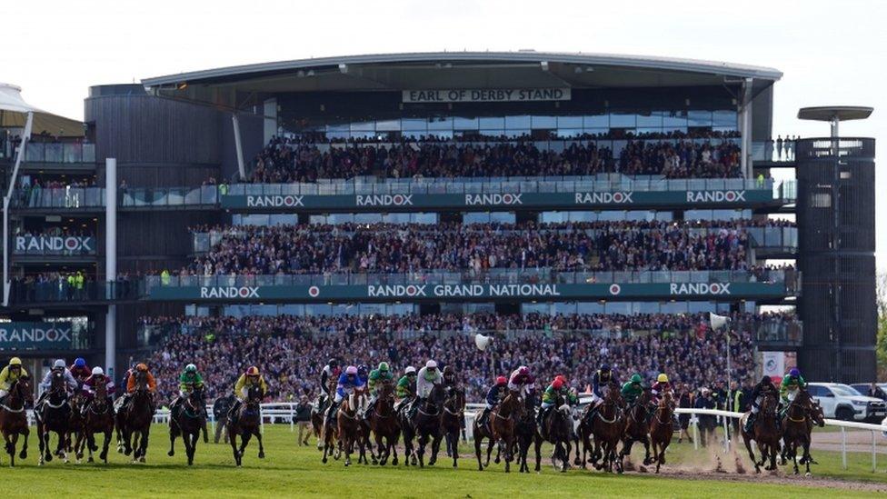 Grand National: Four arrests as police praise race-goers - BBC News