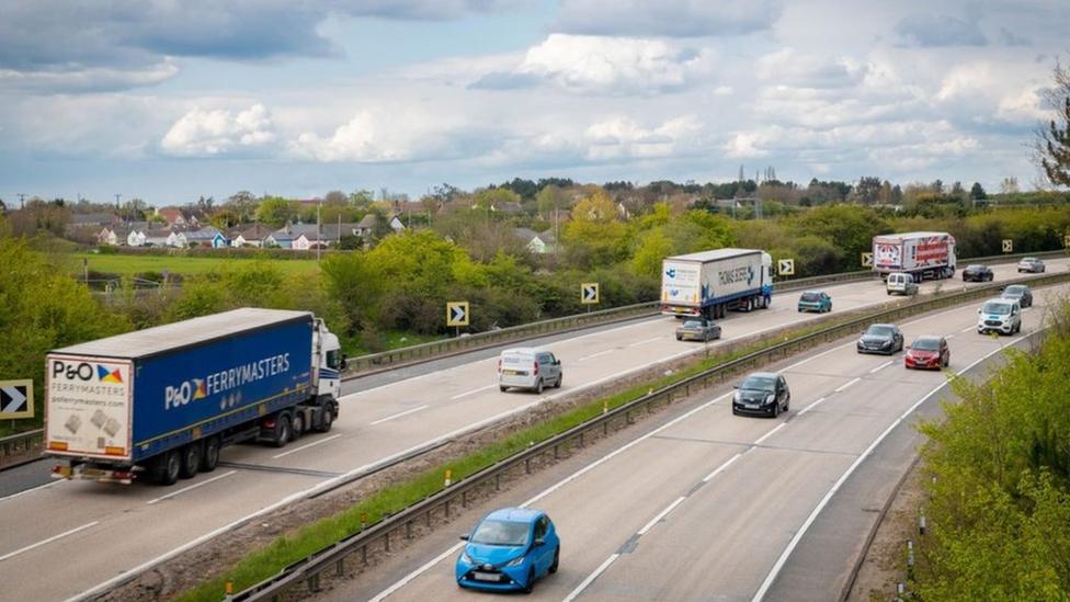 Essex A12 southbound to close for weekend roadworks - BBC News