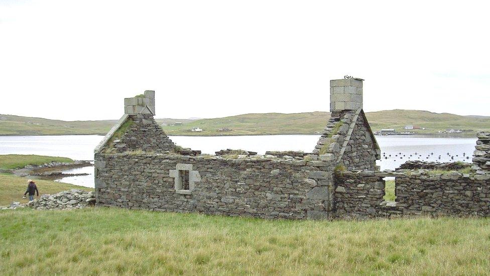 Scottish entrepreneur buys uninhabited Linga island - BBC News