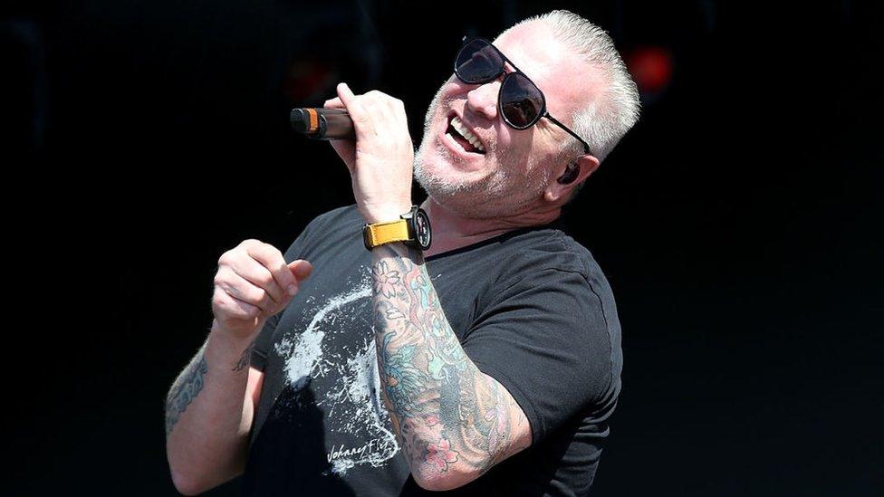 Smash Mouth frontman Steve Harwell dies at 56 - BBC News