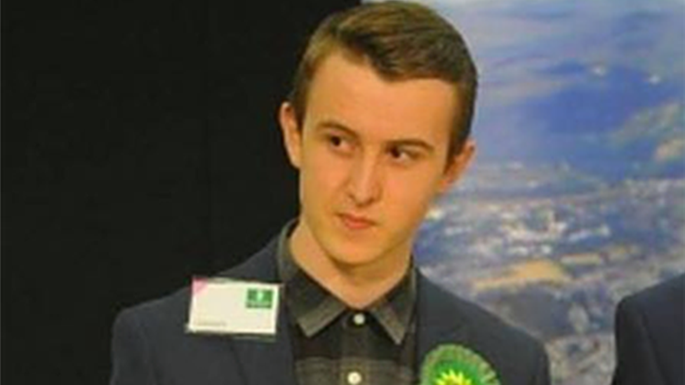 Green Party candidate suspended for endorsing Labour - BBC News