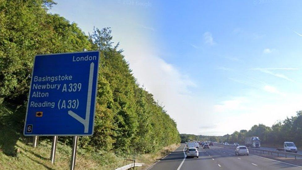 M3 crash shuts motorway northbound at Basingstoke - BBC News