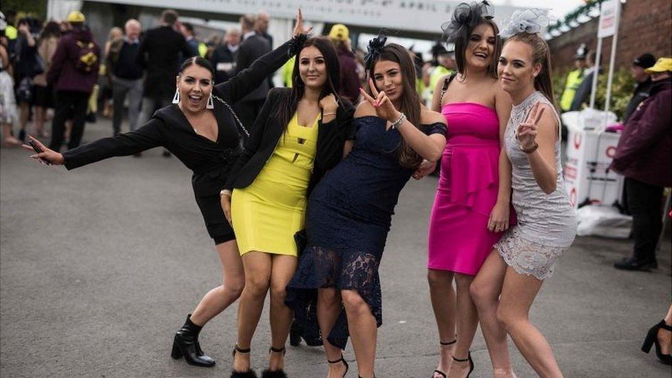 Thousands flock to Grand National's Ladies Day at Aintree - BBC News