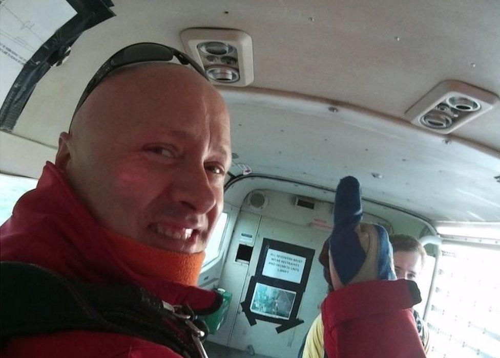 Parachutist Carl Marsh died attempting a 'complicated' jump - BBC News