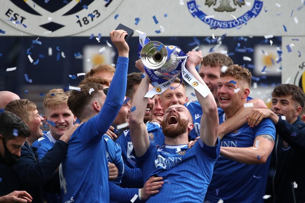 St Johnstone to be awarded Freedom of Perth after cup double win - BBC News