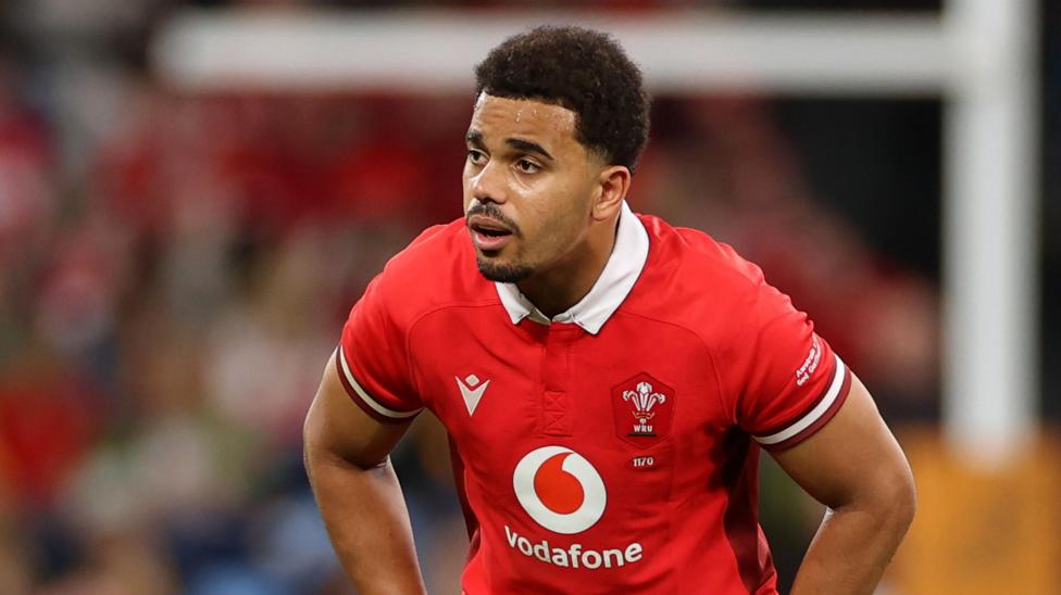 Ben Thomas relaxed over Cardiff v Wales position split - BBC Sport