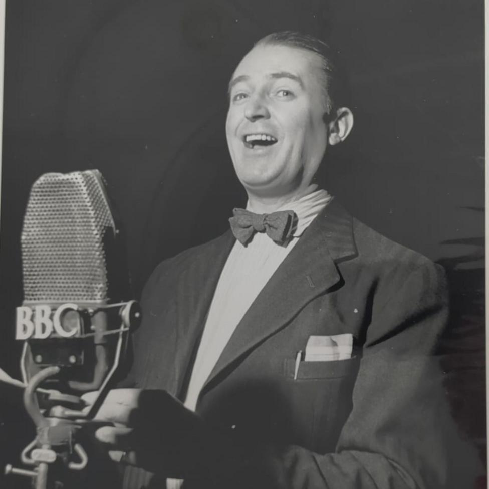 Oriel luniau o BBC Bangor yn 90 oed - BBC Cymru Fyw