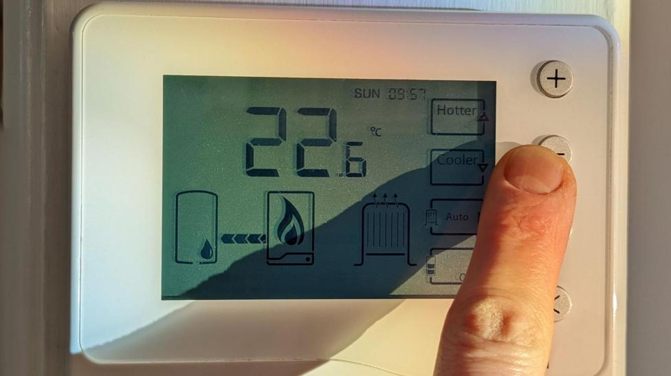 Electricity supplier Power NI announces price increase - BBC News