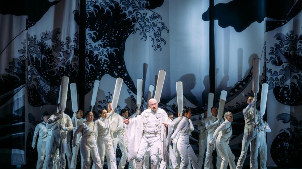 Japanese artist Hokusai inspires new work by Scottish Opera - BBC News