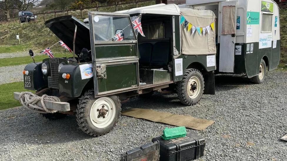 Land Rover, 69, and caravan, 79, on England road trip - BBC News